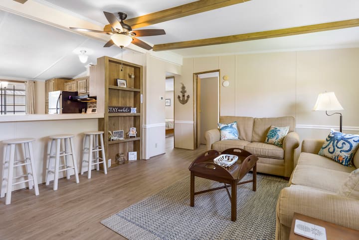 Saltwater Cottage Is A Delightful Pet-friendly - Chincoteague, VA