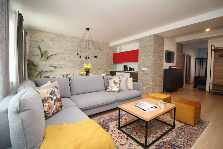 2 Bedroom Apartment Next To Town Hall Square - Tallinn