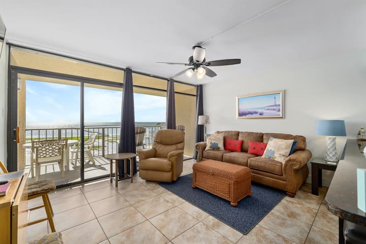 Bayview Retreat | Bay Views, Pool + Hot Tub Access - Rockport, TX