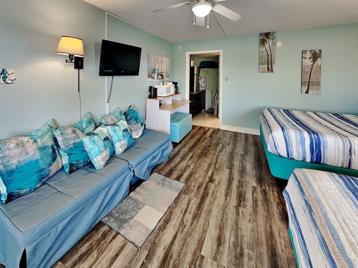 Gone Coastal | Pet Friendly + Lighted Fishing Pier - Rockport, TX