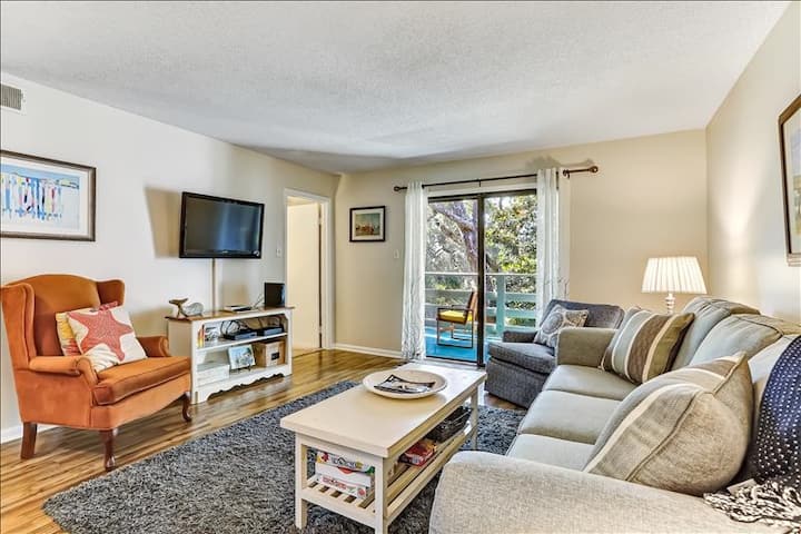 2 Bedroom/2 Bath Condo. Short Walk To The Beach. - Fernandina Beach, FL