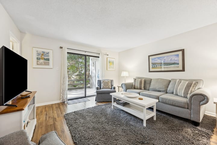 2 Bedroom/2 Bath Condo. Short Walk To The Beach. - Fernandina Beach, FL