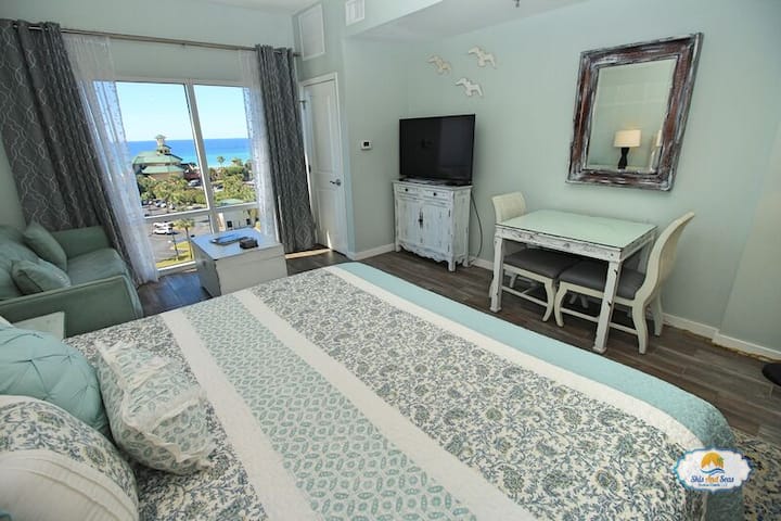 Luxury Executive Studio W/ 5th Floor Gulf Views - Florida Panhandle, FL