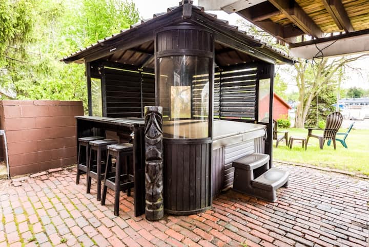 New Buffalo Lake Views And Hot Tub! - New Buffalo, MI