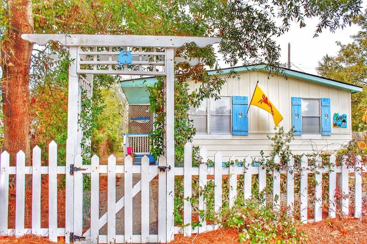 Crabby Pirate  Pets , Fenced Yard, Marsh Views - Tybee Island