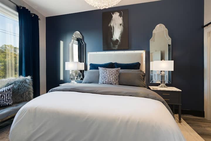 Downtown Exquisite Couples Weekend Getaway+parking - Nashville, TN