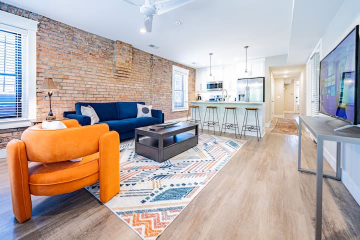 Westport Loft Above Shops W/ Private Entrance! - Mission, KS