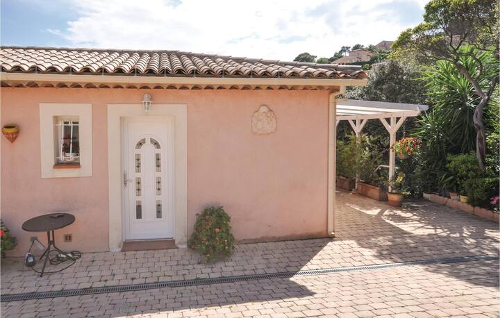 Nice Apartment In Les Issambres - Roquebrune-sur-Argens
