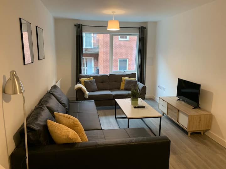 Modern 2br Flat - 5 Mins To Northern Q - Manchester