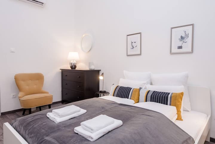 Extra Central, Brand New A/c Apartment - Budapest