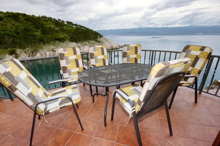 K-5426 Maison De Deux Chambres Avec La Terrasse Et - Punat