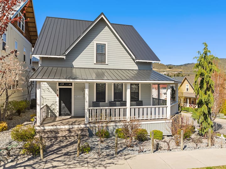 Welcome To The Snug At The Lookout At Lake Chelan - Chelan, WA