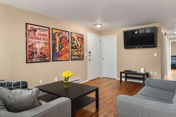 Seattle Vacation Home: Roy Street Cottage - 3 Bedroom Single Family Home W/ Yard - Seattle, WA