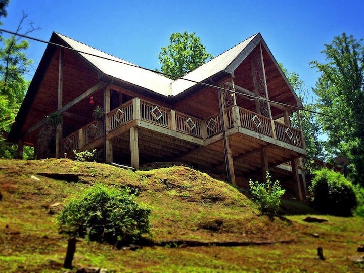 Cherokee Charm - Whittier, NC