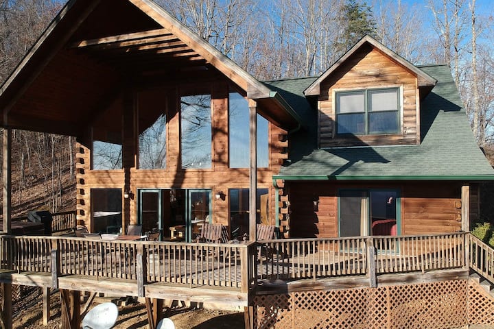 Hawks Ridge Hideaway - Bryson City, NC