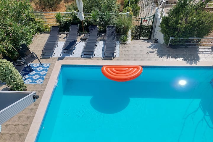 A-6828-b Appartement De Deux Chambres Avec La - Makarska Riviera