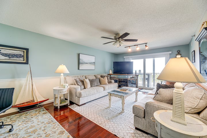 N Topsail Beach Oceanfront Condo W/ Pool! - North Topsail Beach, NC