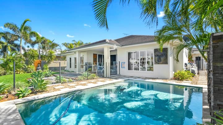 Think Elegant & Luxury - Sandstone Point
