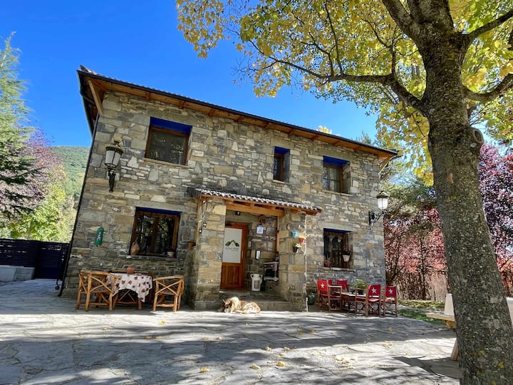 Casa Rural Hostel Dos Lucas - Pirineos