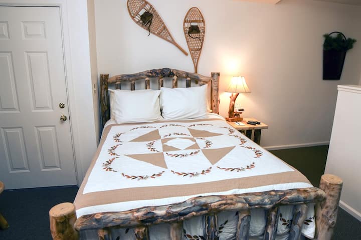 Fawn Valley Inn 102 - Estes Park, CO