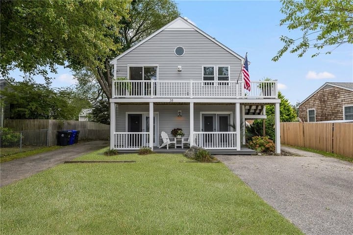 Half A Mile To Beautiful Kelly Beach - Rhode Island