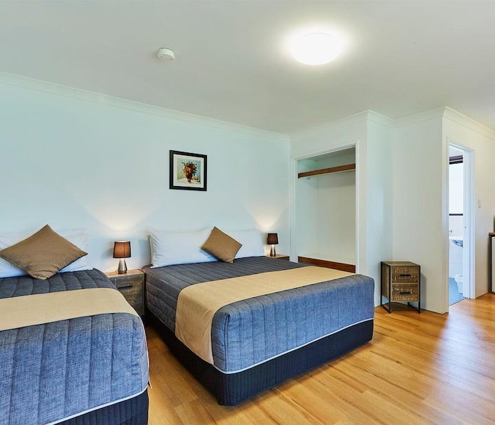 Studio Room With Queen & Single Bed - Dunsborough