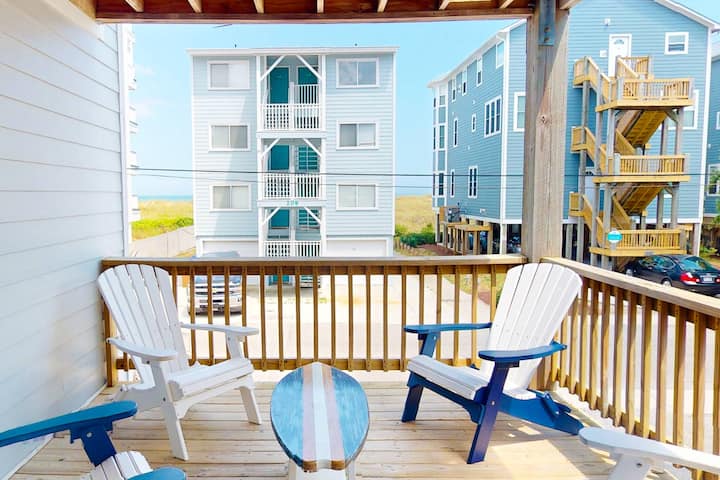 Newly Updated Beach Condo W/ocean Views In Downtown Cb  Walk To Everything - Carolina Beach