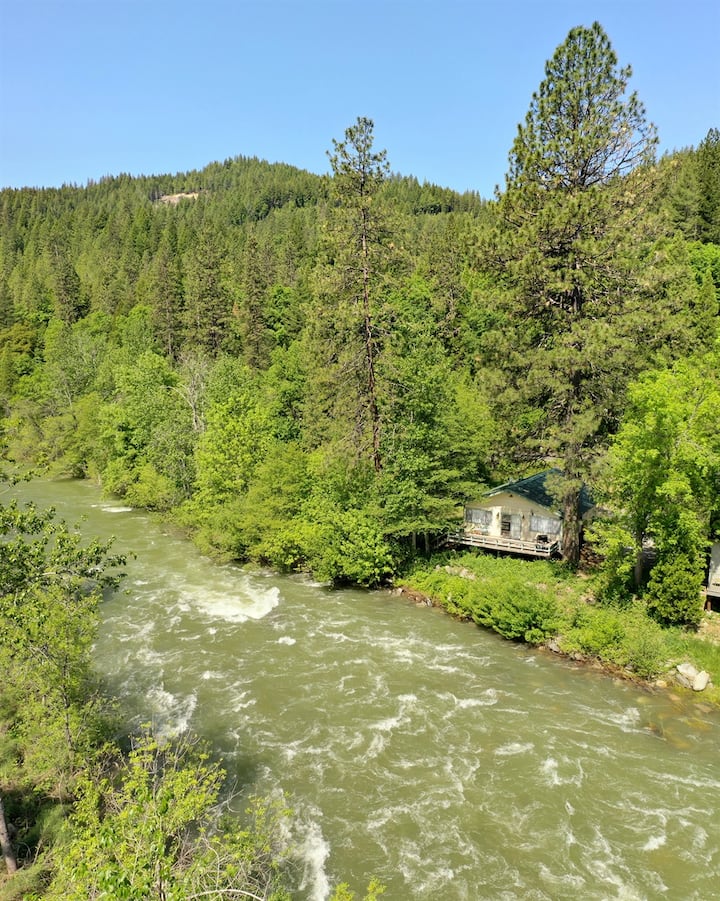 Ski’s Cabin – Your Perfect Riverside Escape - Castle Crags State Park, Castella