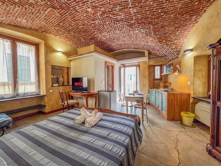 Lovingenoa - Antico Convento - Red Passion - Genoa