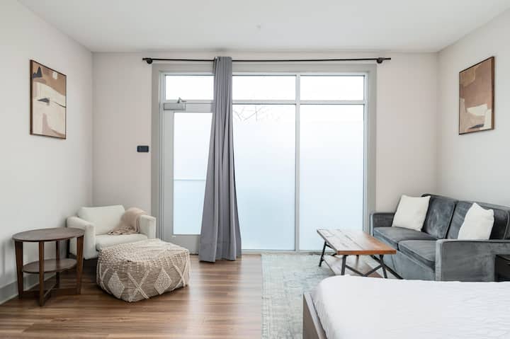 The Harmony Room At River Row Suites - Asheville, NC