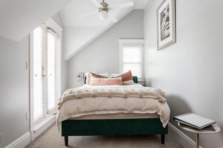 Mary Atkins @ Southmoreland On The Plaza - Overland Park, KS