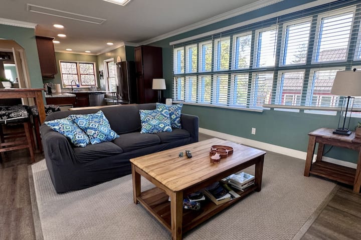 Waterwheel Penthouse - Downtown Douglas - Juneau, AK