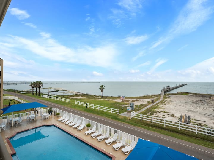 Heavenly Hill | Pet Friendly, Private Balcony! - Rockport, TX