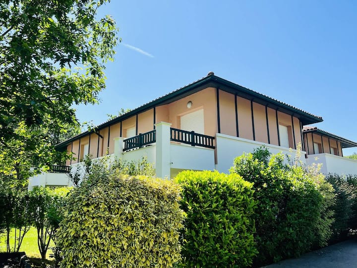 Cambo : T2 Confortable Avec Wifi Et Parking - Espelette