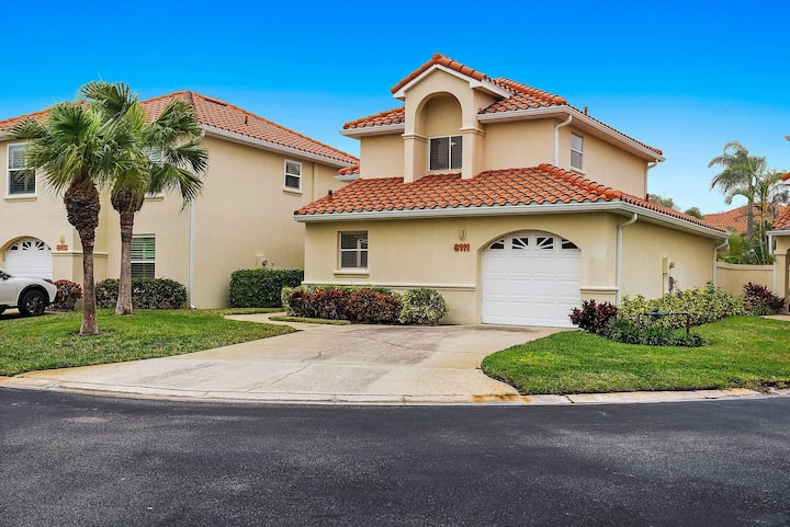 Quiet Private Retreat | Walk To Beaches & Nature - St. Petersburg, FL