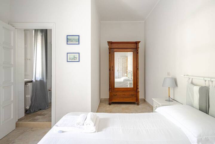 Double Room-comfort-ensuite With Shower-balcony - Fasano