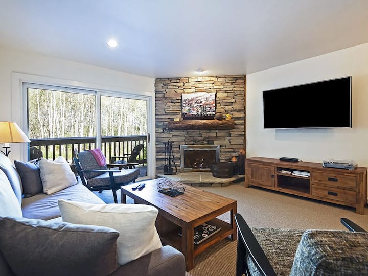 Ski-in/out 2bdr Condo W/ Shared Hot Tub And Views! - Park City
