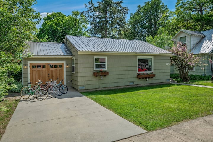 Lake Street 425 ~ Fantastic 2bed/2bath Home Right - Lake Ponderay, Ponderay
