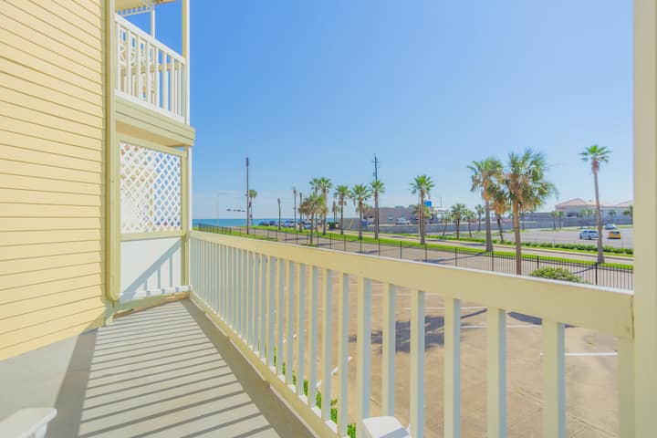 Sea Turtle Cove, Beautifully Decorated, Book Now! - Galveston Island, TX