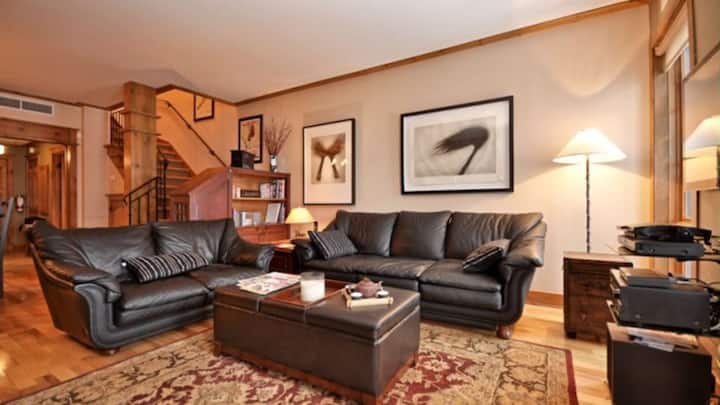 Beau Condo Avec Vue Sur Le Lac Tremblant - Mont-Tremblant