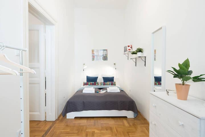 Super Central Quiet A/c Home - Budapest