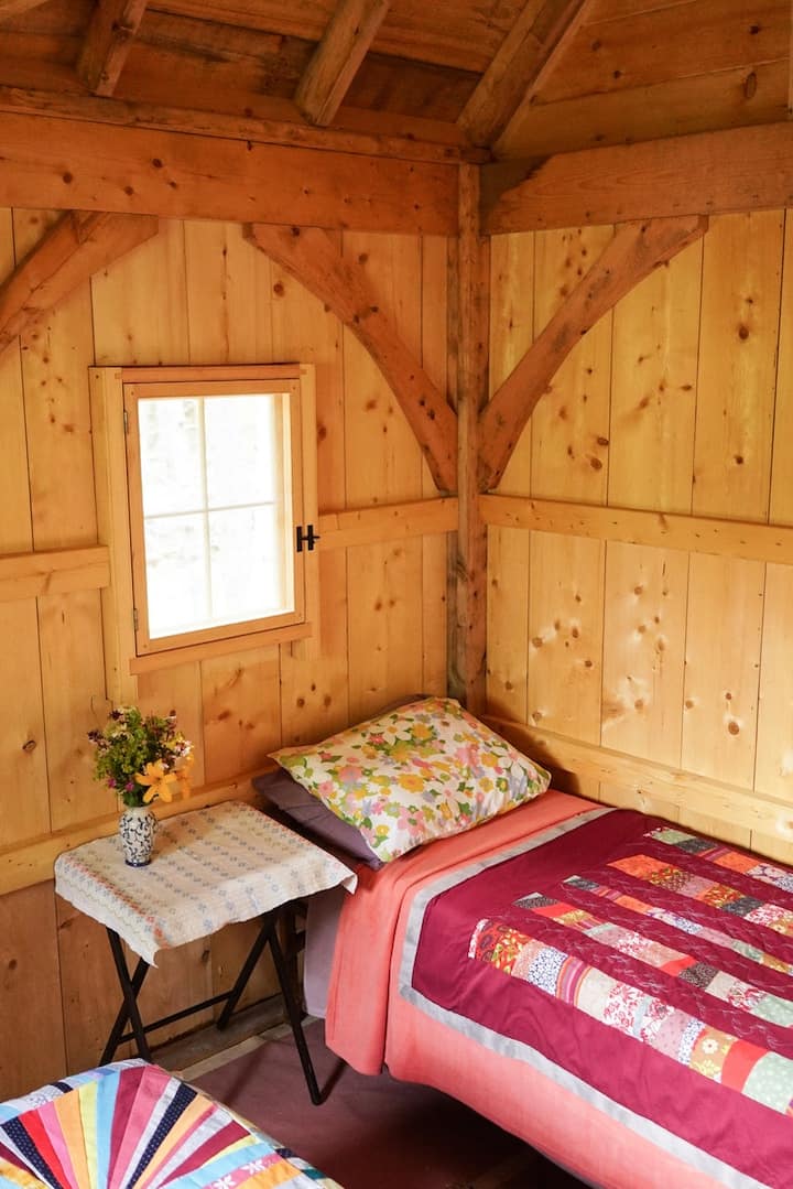 Moss Hut At Deer Isle Hostel And Ecolodge - Stonington, ME