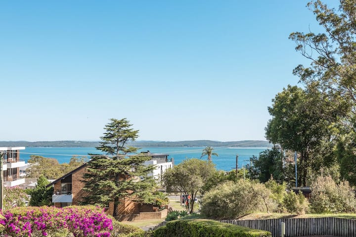 The Commodore, 23,9-11 Donald Street - Salamander Bay