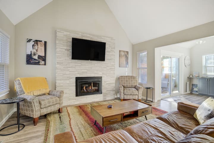 Spacious 6br Renovated Home | Huge Backyard! - 科羅拉多州