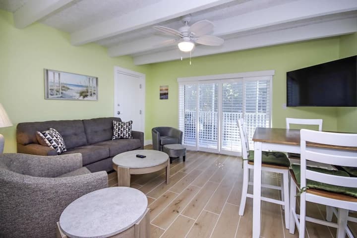 Laidback 1br Sanibel Beach Stay - Colony Inn 14 - Lighthouse Beach Park
