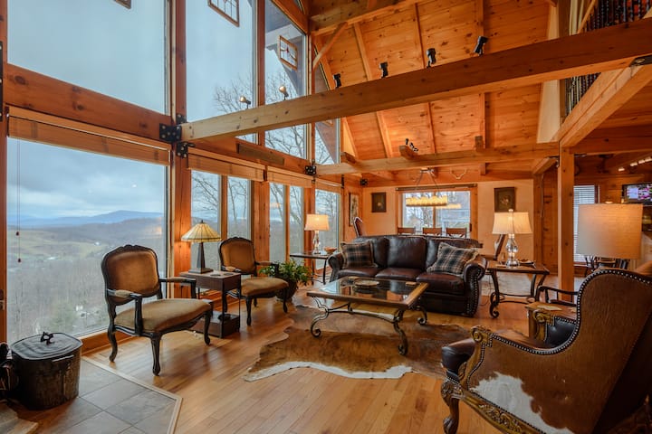 Mountaintop Home With Warm Personality - Boone, NC