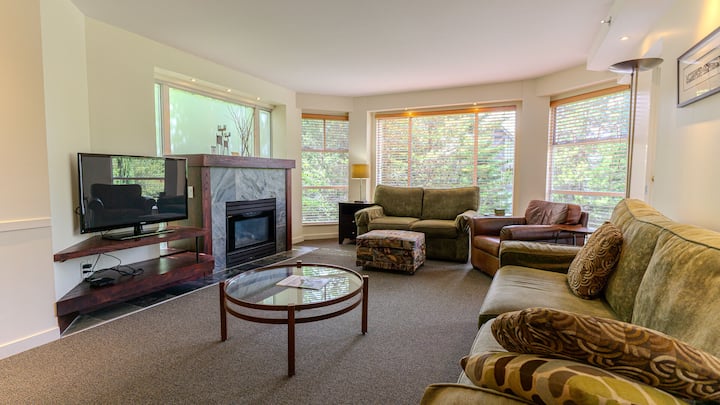 Woodrun Lodge #109  2-bedroom, Sleeps 6! - Whistler Blackcomb