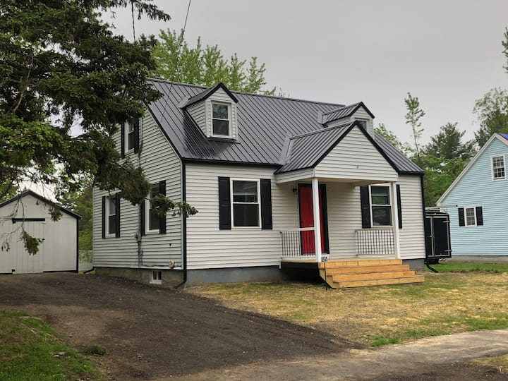 Quiet Charming Cape 3 Bed/1 Bth - Bangor, ME