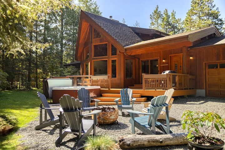 Clayoquot Retreat - Steps From Beach + Hot Tub - Tofino