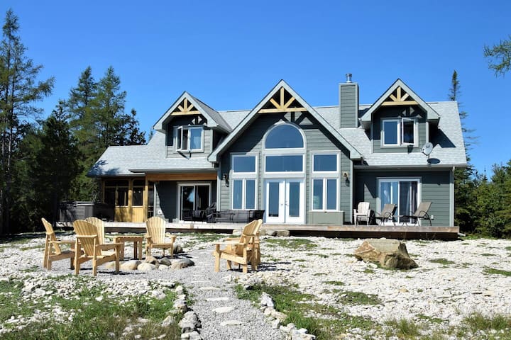 Custom Designed Cottage On Lake Huron - Tobermory
